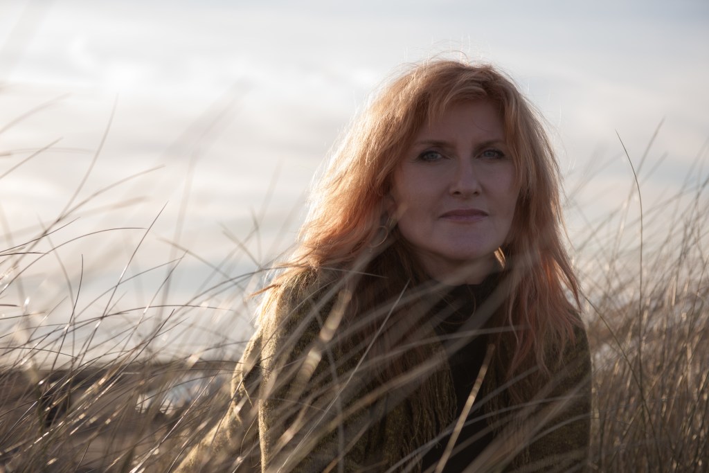 Always have the bus fare hame – going wisely with Eddi Reader ...
